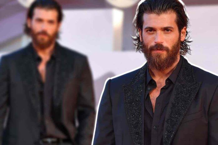 Avete mai visto il padre di Can Yaman? Sono due gocce d'acqua, la foto ...