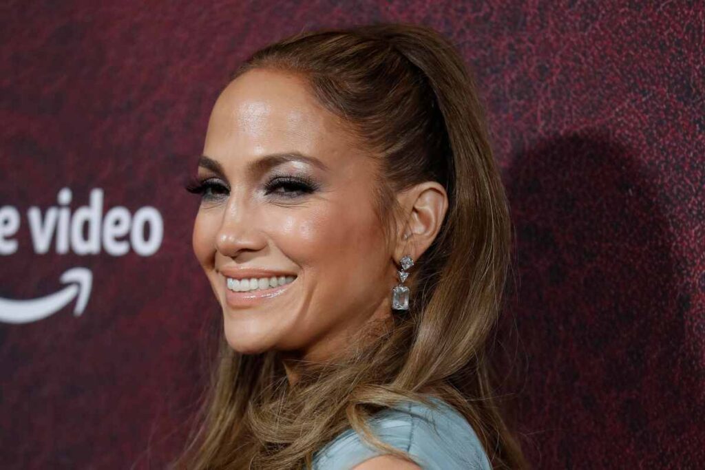 Jennifer Lopez "No filter", l'artista si mostra senza trucco sui social ...