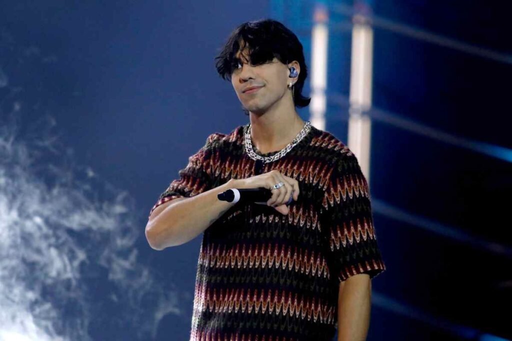 Chi è Tedua, il giovane cantautore beccato con Emma: voci di un flirt ...