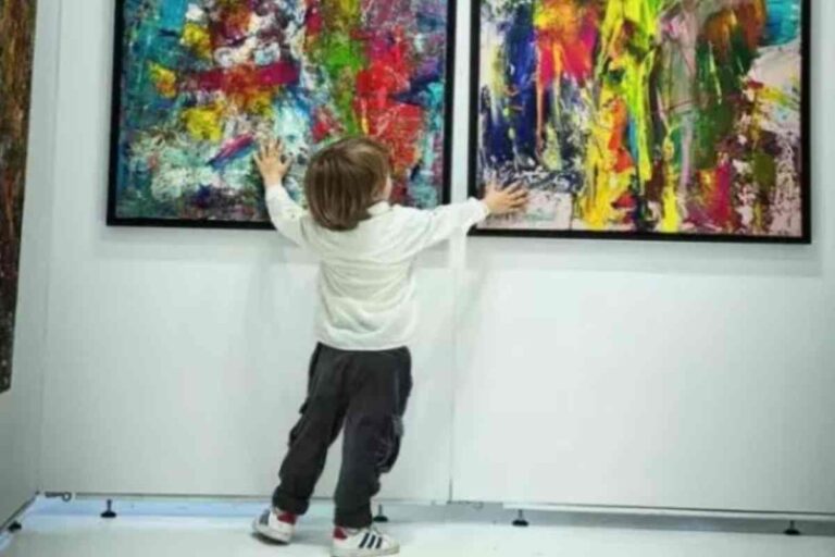 Lo chiamano "il piccolo Picasso": ha soli 3 anni, ma dipinge come un ...