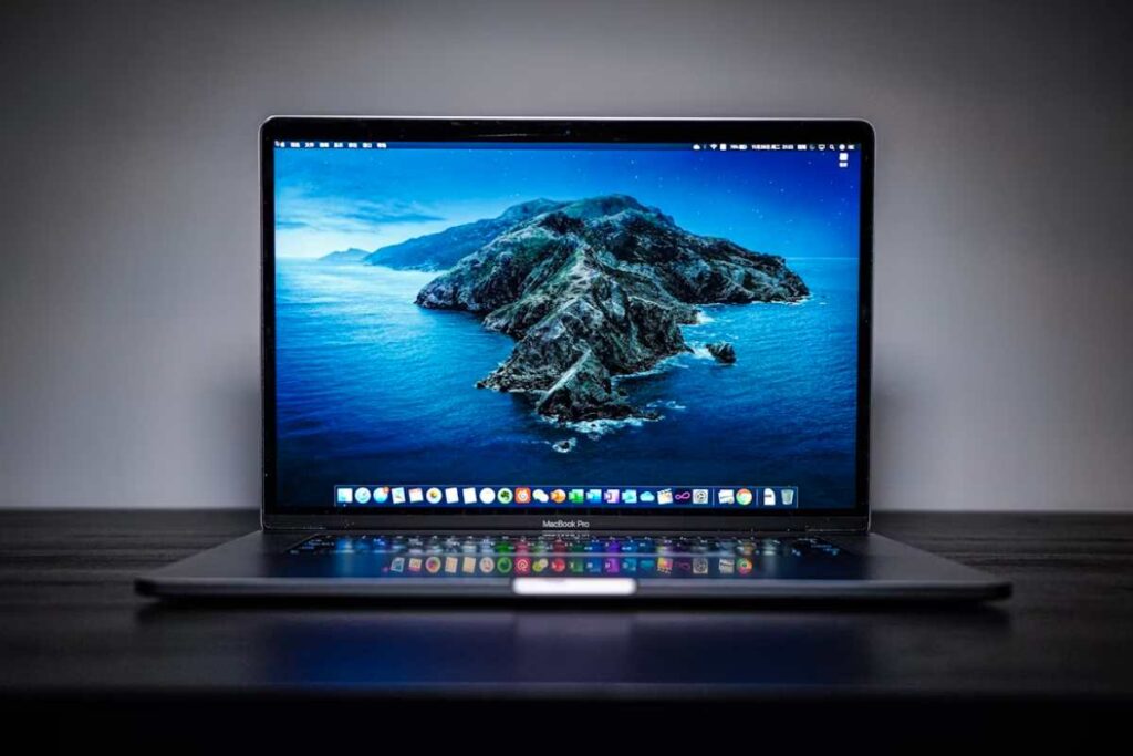 La rivoluzione di Apple: pronto un laptop mai visto e ad un prezzo ...