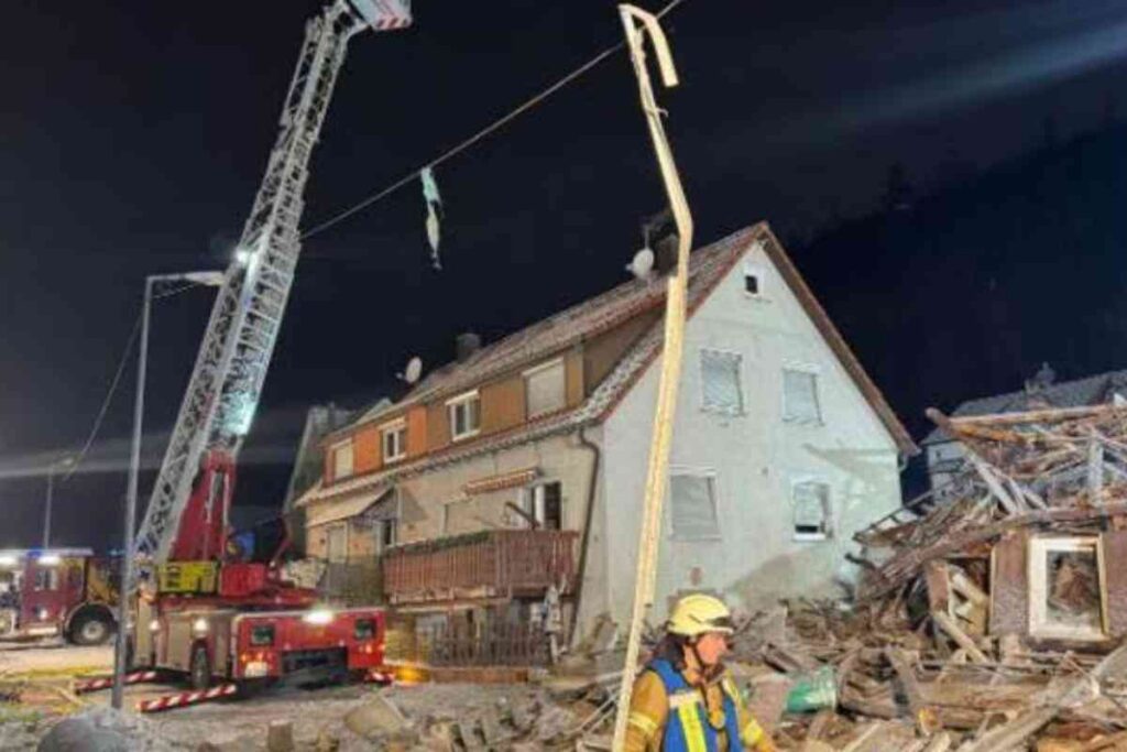 Crolla un palazzo in Germania, muore una famiglia italiana: "Poteva ...